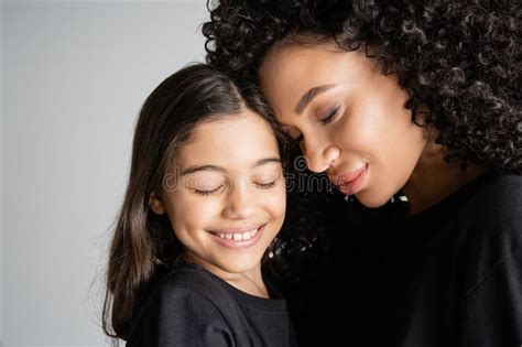 Retrato De Madre E Hija En Foto De Archivo Imagen De Positivo 270940980