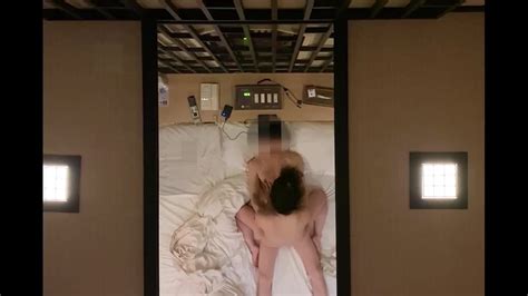 【個人撮影】旅館風ラブホテルの天井鏡を使って素人色白彼女と俯瞰中出しセックス Creampie Sex With An Amateur