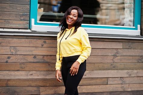 Premium Photo Hipster African American Girl Wearing Yellow Hoodie
