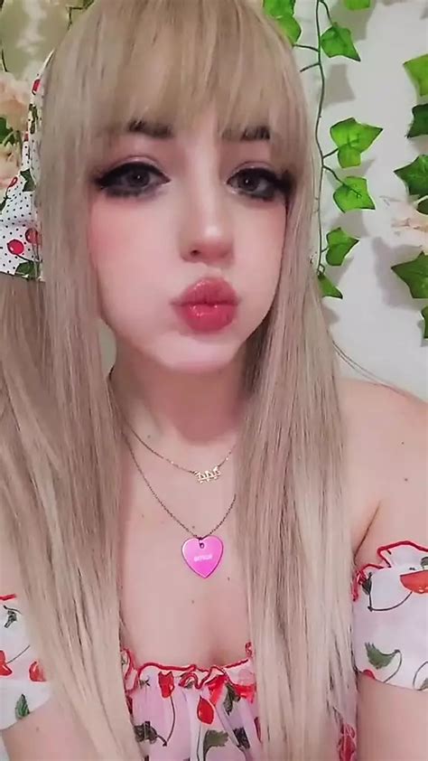 她的樱桃唇膏的味道 Xhamster