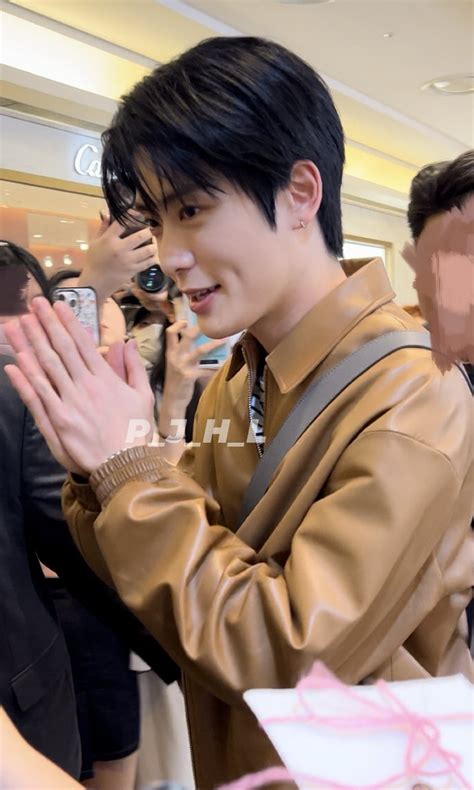 쟤 On Twitter 230508 프라다 충격 흑발천사 실존 흑발재현 컴백하다 Pradatropicoxjaehyun