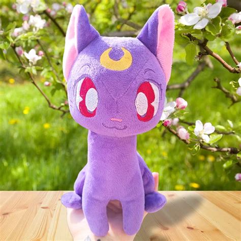Peluche Luna Sailor Moon Violeta • Galencaixe Peluche Luna Sailor Moon Violeta • Galencaixe