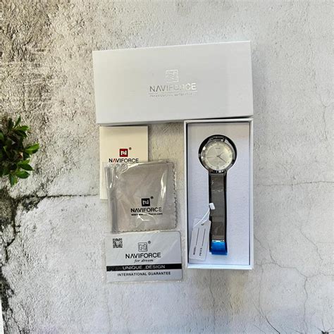 שעון נשים צבע כסף לבן גיפטו To