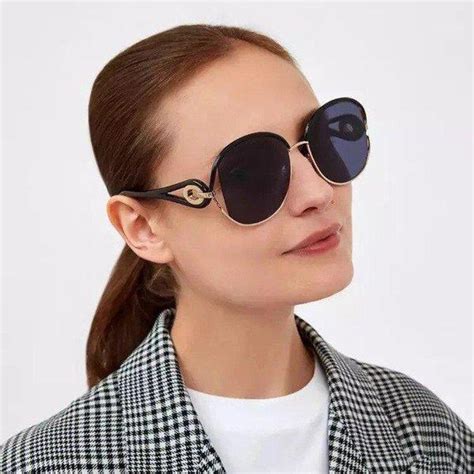 Бренд : Dior Страна: Италия Пол: Женские Цвет оправы: Черный / Золото ...