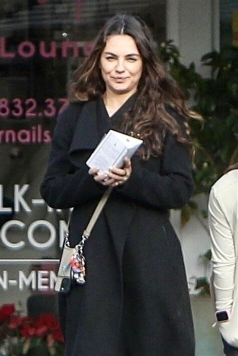 Ashton Kutcher And Mila Kunis Make Rare Outing On Nye Celebrity News