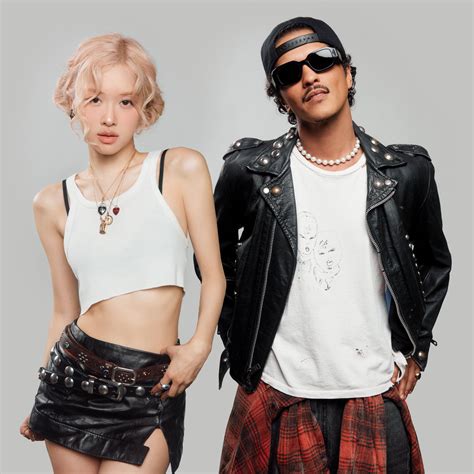 Thời Trang Của Cặp đôi Mê Rock Rosé Bruno Mars Trong Apt Elle
