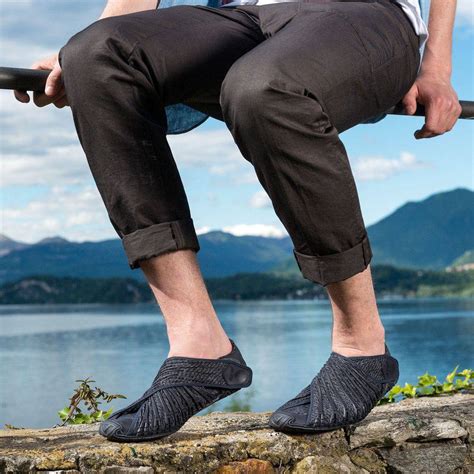 How to Style Vibram Shoes (Best Fashion Tips) - Style and Run