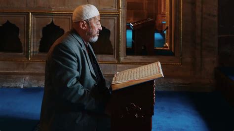 Itikaf Pengertian Hukum Dan Keutamaan Dalam Islam Ruber Id