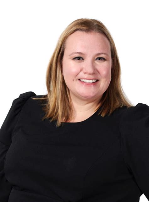 Laura Cederberg Medium