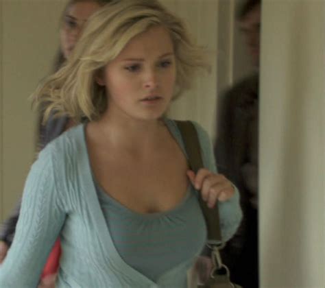 Голая Элиза Тейлор в Rush Голая Элиза Тейлор в Rush