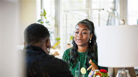 Woman Walks Out After Dates “gold Digger Test” At Dinner 963 Kiss