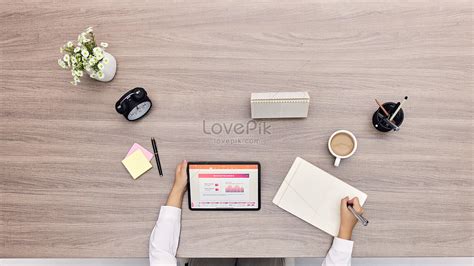 창의 적 인 부감 촬영 비 즈 니스 여성 사무 용 태 블 릿 Pc 사진 무료 다운로드 Lovepik