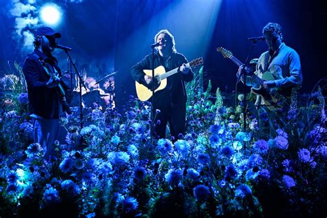 Major Pop Singer To Cover Costs For 734 000 Hours Of Fans Therapy After His Own Mental Health