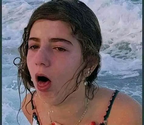 𝑼𝒏𝒊𝒒𝒖𝒆 هي كوليا وقتاش أتديني معاك للبحر تعرفي تعومي