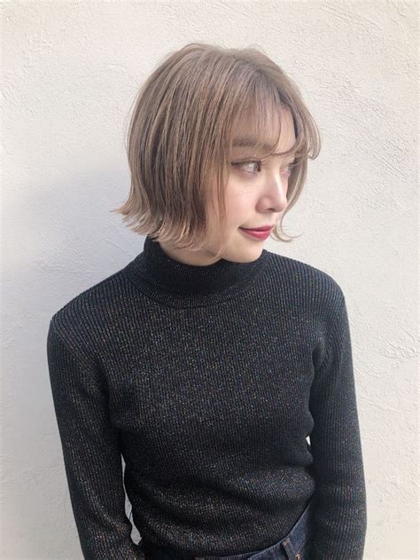 プラチナブロンドとは垢抜けが叶う外国人風のオシャレヘアを解説 HAIR プラチナブロンド ブロンド色 ブロンド