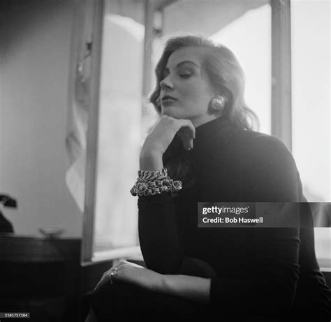 Actress And Glamour Model Anita Ekberg Posing At The Savoy Hotel News Photo Getty Images