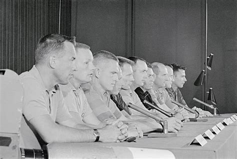 108 Fotos E Imágenes De Astronaut James Mcdivitt Getty Images Neil Armstrong Astronautas Nasa