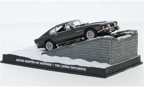 Diecast Model Cars Aston Martin V8 Vantage 1 18 Cmf Vantage Metallic
