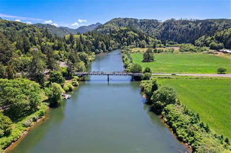 About The Nehalem River Inn Hotel — Nehalem River Inn