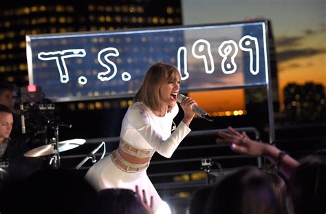Why Taylor Swifts Folklore Has Fans Talking About 1989 Again