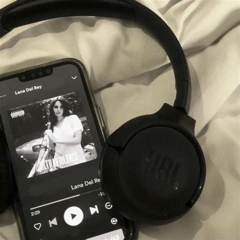 Pin By Sunay Suleymanli On Hızlı Kaydedilenler Music Aesthetic Black