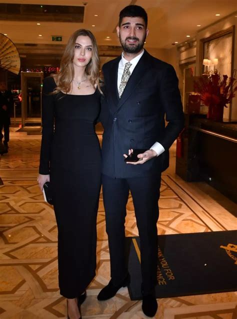 İdo Tatlıses Geceye Eşi Yasemin Şefkatli Ile Katıldı Kadınlar Sitesi