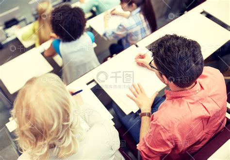 背部高清图片 学生在教室里上课 人像图片免费下载格式4517像素编号38650564 千图网