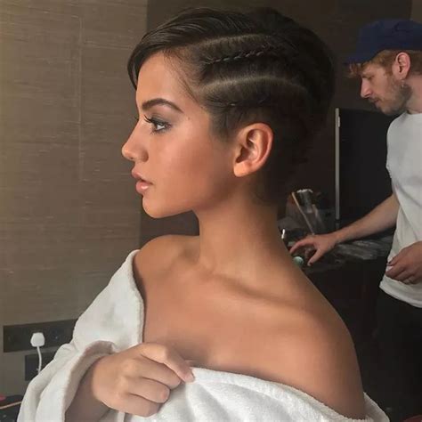 潮流 卡通《爱探险的朵拉》真人版预告，女主被批 发育太好” 搜狐大视野 搜狐新闻