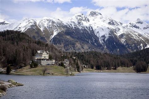 8 ª Moritz Suiza 28 De Abril De 2023 Bellas Vistas De Waldhaus Se Ven Hotel Cerca Del Cual
