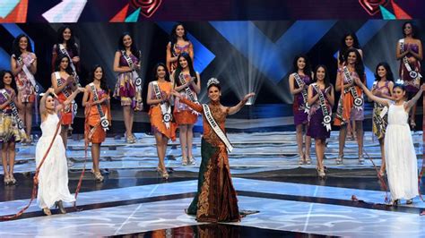 Catriona Gray Tampil Berkebaya Di Ajang Putri Indonesia 2019