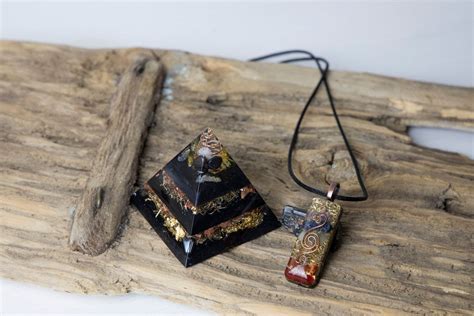 Grounding Force Orgone Pyramid Orgonchi