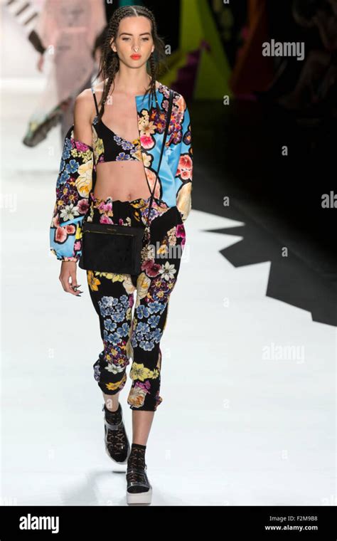 8 Hot Sexy Adriana Mora Bikini Pics