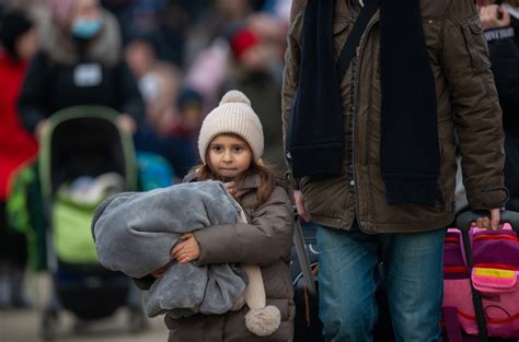 Дати згоду на виїзд дитини за кордон тепер можна через «Дію