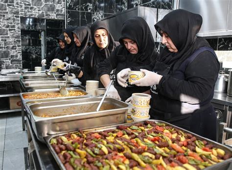 Araba Alsam Yeter Demiştim Bu Kadar Büyüyeceğini Düşünmedim Çalışanları Bile Ev Araba Sahibi