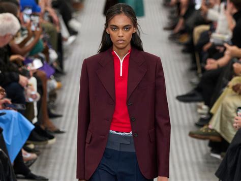 Τα μοντέλα του Gntm φωτογραφίζονται φορώντας Bsb με ένα Concept