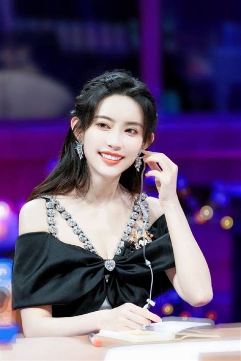 ปักพินโดย 🍒𝑿𝒊𝒂𝒐𝒇𝒆𝒏𝒈🍒 ️ ใน เมิ่งจึอี้ Mengziyi 孟子义