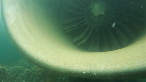 Us Navy Divers Defuel P 8a Poseidon Aircraft That Overshot Hawaii Runway