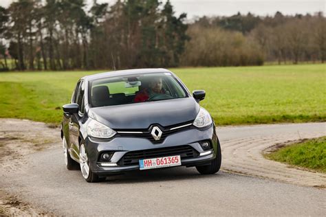 Renault Clio на старо: красиво, но дали е издръжливо? - AUTO BILD България