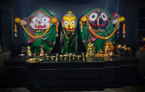 Pin By Surya On Bhesha Red Background Images Lord Krishna Images