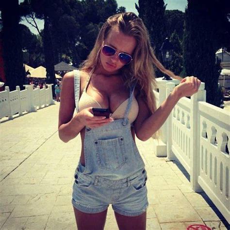 Foto De Big Blonde Tits In Jeans Overalls
