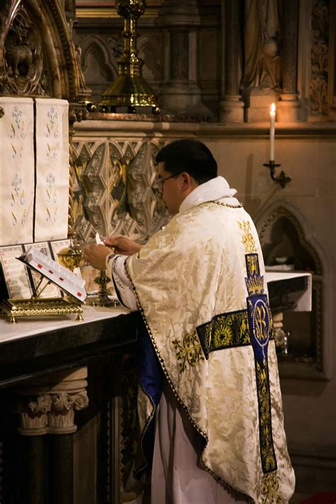 New Liturgical Movement Dominican Mass And Eucharistic Process In London