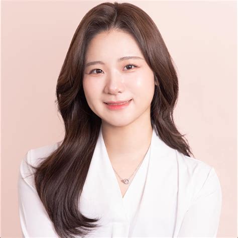 박지현 박지현 Updated Her Profile Picture