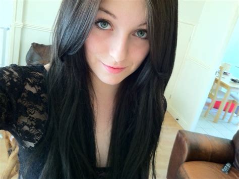 Raven Haired Beauty Prettygirls