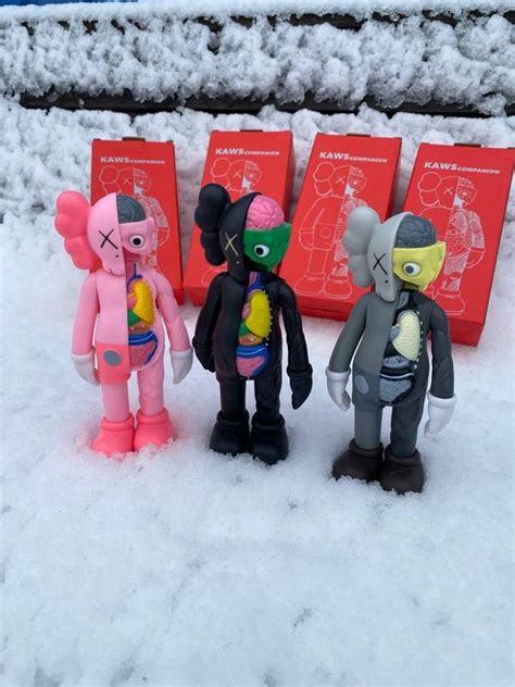 Фігурка Kaws — ціна 1300 грн у каталозі Статуетки Купити товари для дому та побуту за доступною