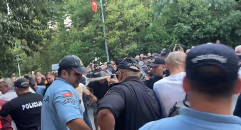 Šehović Crna Gora Ne Smije Biti Država Koja Dodjeljuje Nagrade šovinistima A Biber Sprej