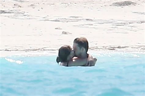 Taylor Swift Joe Alwyn Kiss On Tropical Getaway Pda Photos