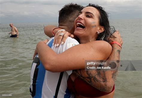 Argentina Soccer Fan Lucia Vaira Reacts As Her Team Beats France In Nachrichtenfoto Getty