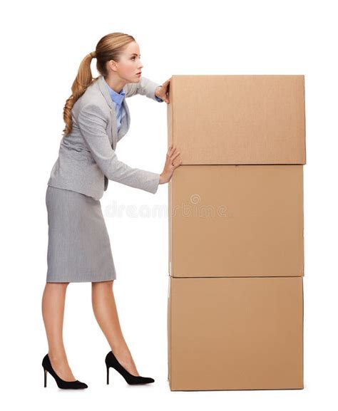 960 Persona Empujando Una Caja Fotos De Stock Fotos Libres De
