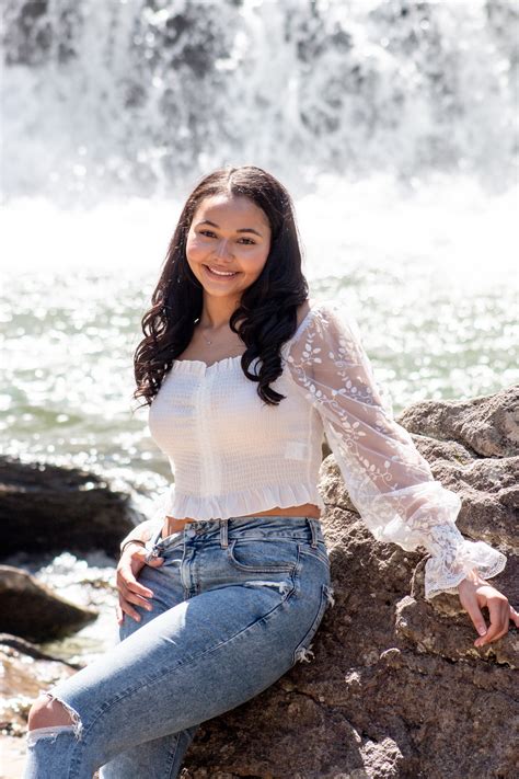 Kinlei Robbins Senior 2024 Thank Roni Milam Photography Facebook