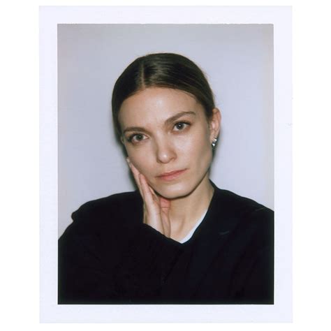 Meet Jessi Frederick Minimalist Stylist